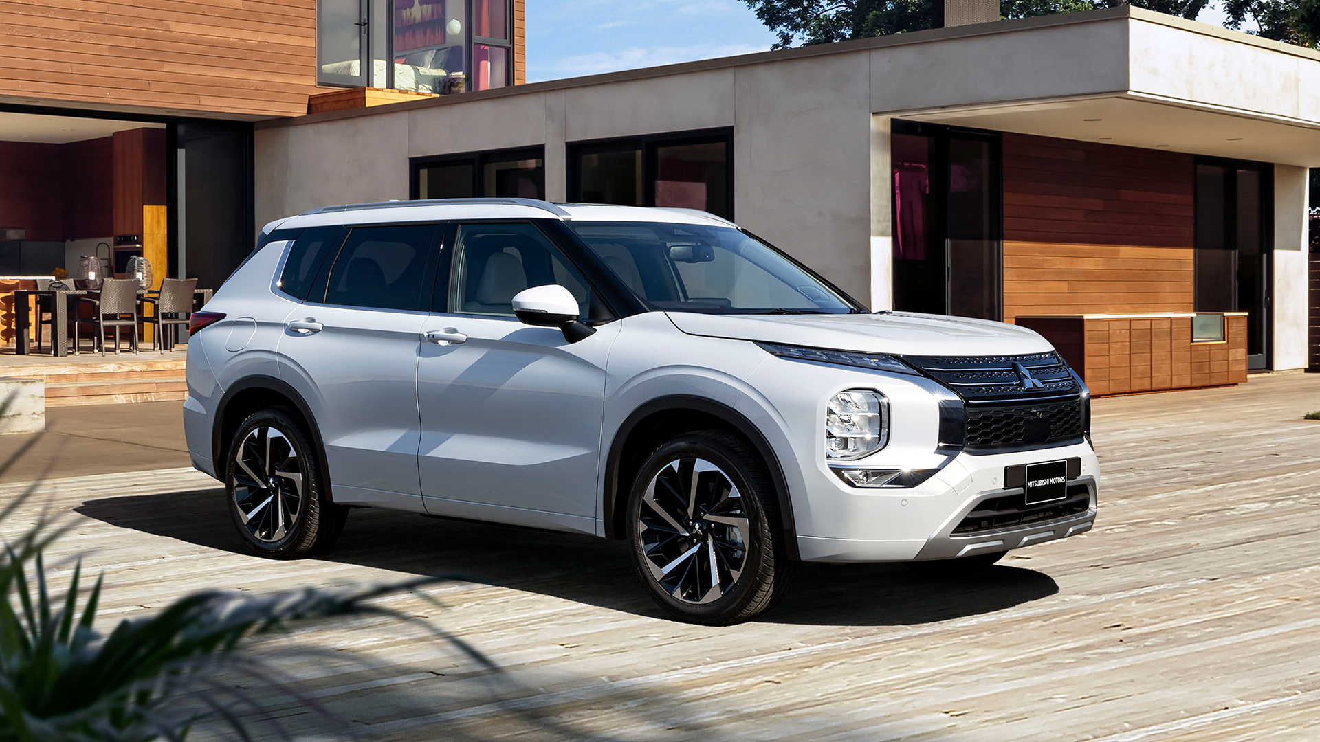 Outlander SUV Features & Specifications | Mitsubishi Motors Australia Ltd